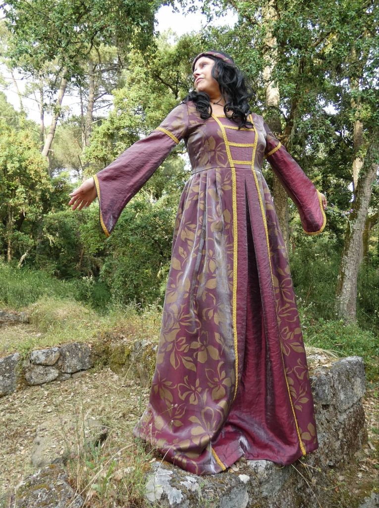 Vestimenta medieval disponible | Ropa Medieval